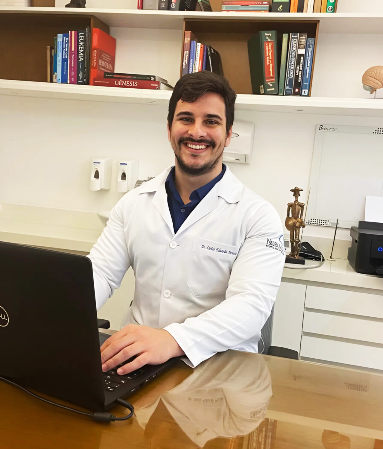Dr. Carlos Eduardo Passos — Neurologista